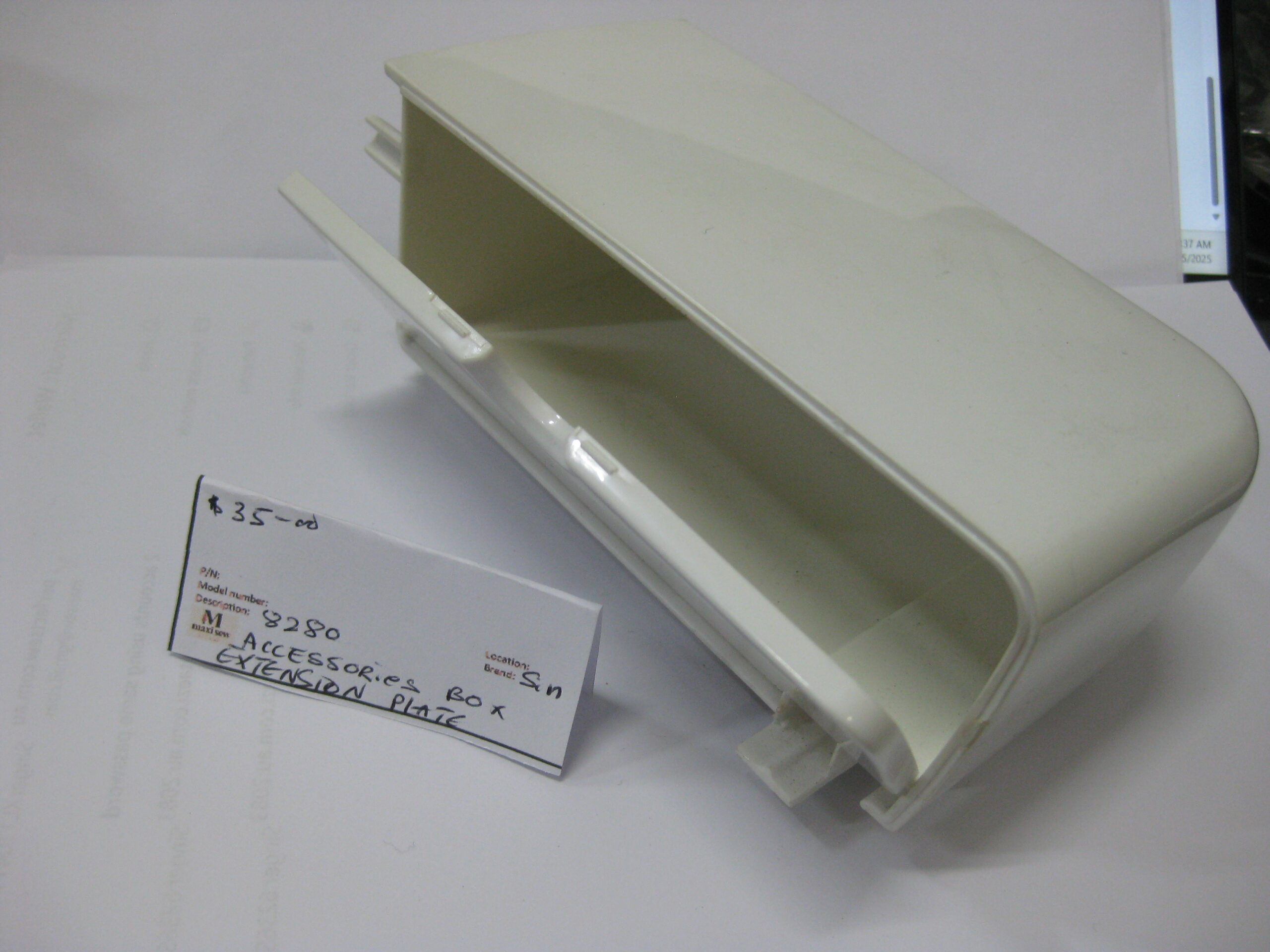 V880065210 Accessories box. Singer 8280 sewing machine. – Maxisew Data EZI